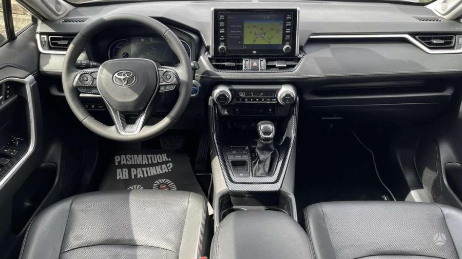 White Toyota RAV4 2020 in Marijampole, with an engine capacity of 2.49 L and mileage of 349 thousand km for 18800 €, photo 5 on AUTOMOTO.COM.LV
