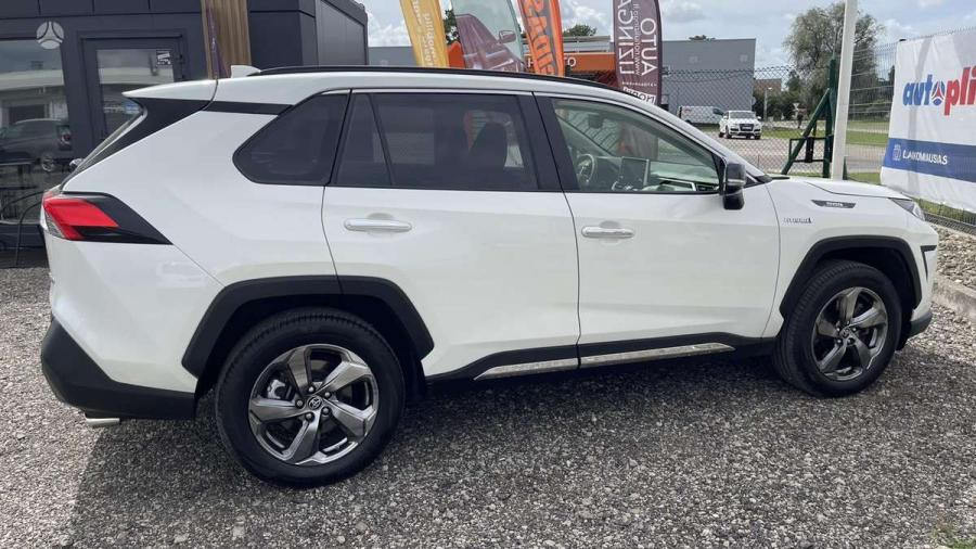 White Toyota RAV4 2020 in Marijampole, with an engine capacity of 2.49 L and mileage of 349 thousand km for 18800 €, photo 10 on AUTOMOTO.COM.LV