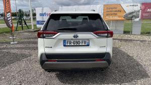 White Toyota RAV4 2020 in Marijampole, with an engine capacity of 2.49 L and mileage of 349 thousand km for 18800 €, photo 12 on AUTOMOTO.COM.LV