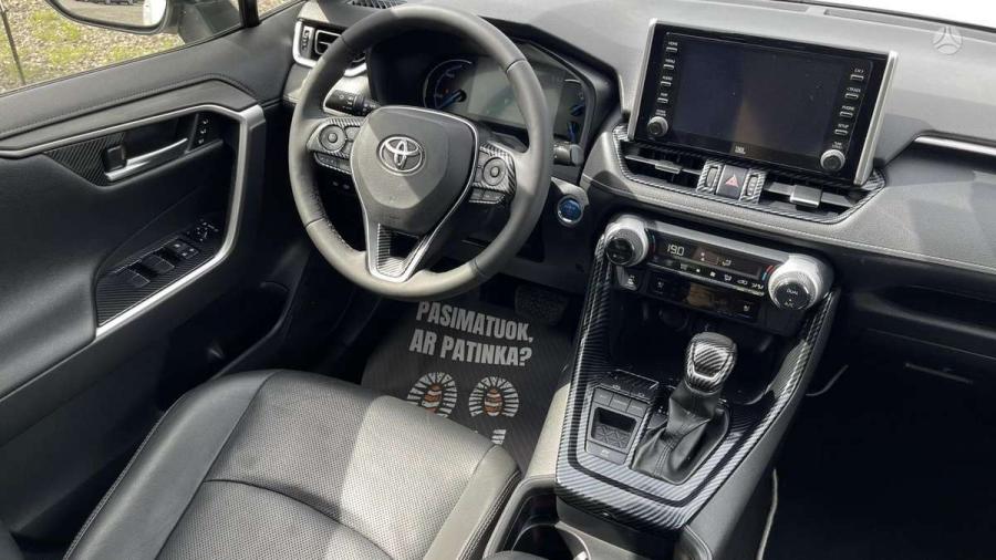 White Toyota RAV4 2020 in Marijampole, with an engine capacity of 2.49 L and mileage of 349 thousand km for 18800 €, photo 18 on AUTOMOTO.COM.LV