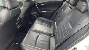 White Toyota RAV4 2020 in Marijampole, with an engine capacity of 2.49 L and mileage of 349 thousand km for 18800 €, photo 22 on AUTOMOTO.COM.LV