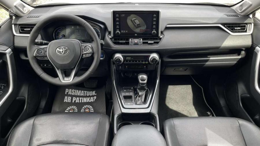 White Toyota RAV4 2020 in Marijampole, with an engine capacity of 2.49 L and mileage of 349 thousand km for 18800 €, photo 28 on AUTOMOTO.COM.LV