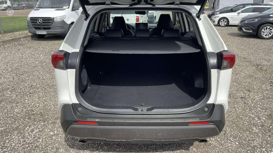 White Toyota RAV4 2020 in Marijampole, with an engine capacity of 2.49 L and mileage of 349 thousand km for 18800 €, photo 31 on AUTOMOTO.COM.LV