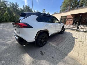 White Toyota RAV4 2020 in Ignalina, with an engine capacity of 2.49 L and mileage of 160 thousand km for 20500 €, photo 8 on AUTOMOTO.COM.LV