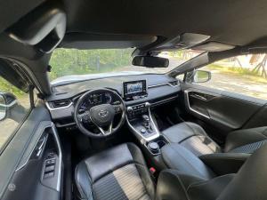 White Toyota RAV4 2020 in Ignalina, with an engine capacity of 2.49 L and mileage of 160 thousand km for 20500 €, photo 11 on AUTOMOTO.COM.LV