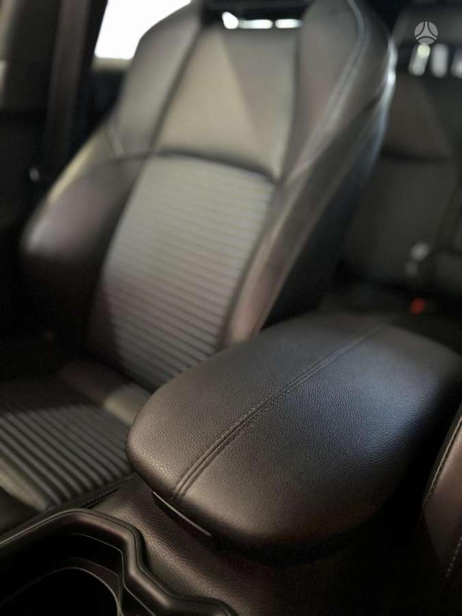 White Toyota RAV4 2020 in Ignalina, with an engine capacity of 2.49 L and mileage of 160 thousand km for 20500 €, photo 23 on AUTOMOTO.COM.LV
