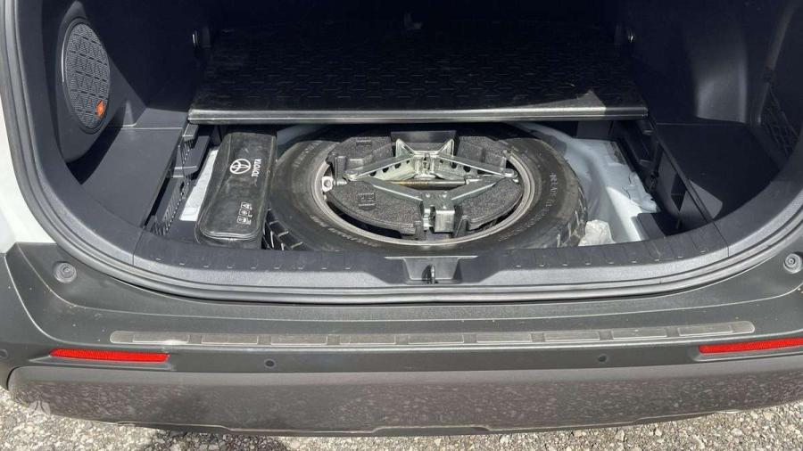 Balts Toyota RAV4 2020 Marijampole, ar dzinēja tilpumu 2.49 L un nobraukumu 349 tūkst. km par 18800 €, foto 40 vietnē AUTOMOTO.COM.LV