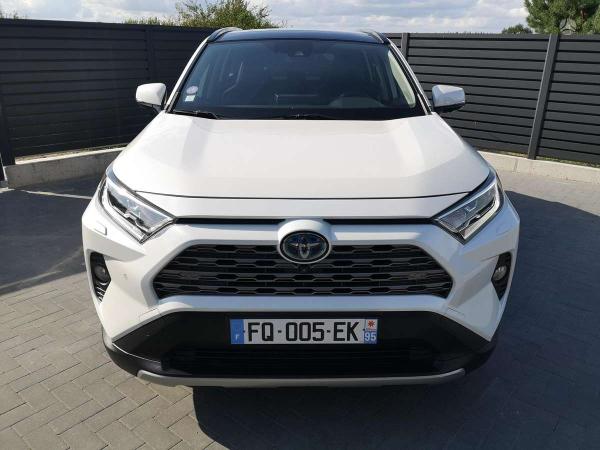White Toyota RAV4 2020 in Vilnius, with an engine capacity of 2.49 L and mileage of 180 thousand km for 23700 €, photo 1 on AUTOMOTO.COM.LV