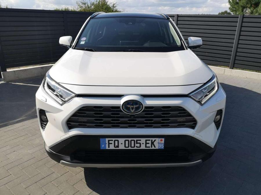 Balts Toyota RAV4 2020 Viļņa, ar dzinēja tilpumu 2.49 L un nobraukumu 180 tūkst. km par 23700 €, foto 1 vietnē AUTOMOTO.COM.LV