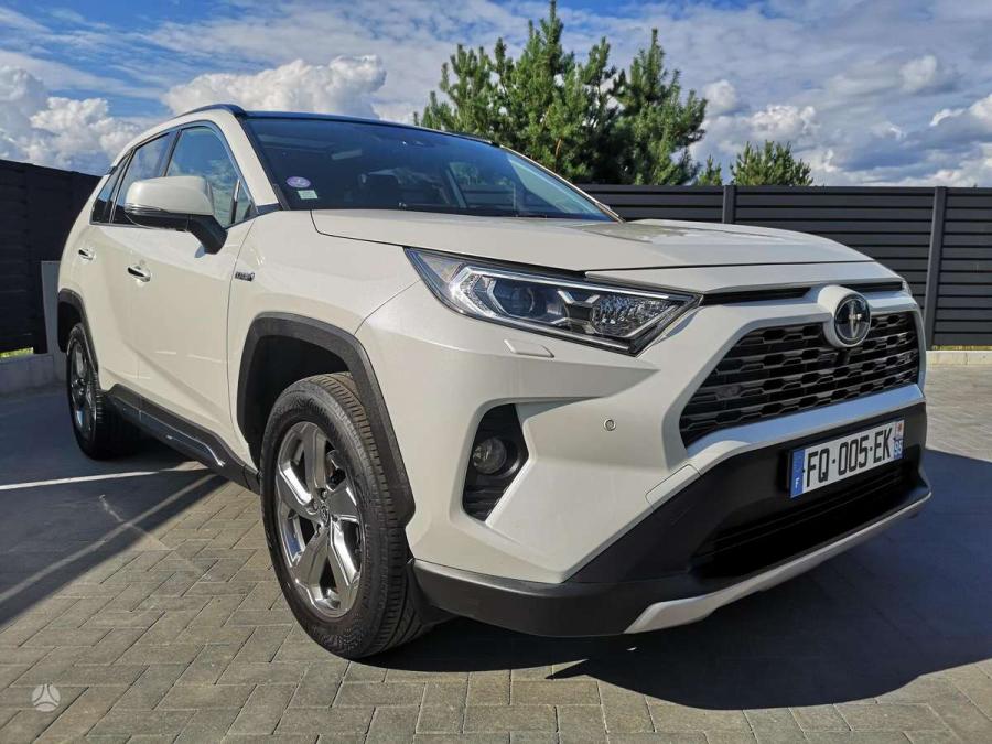 Balts Toyota RAV4 2020 Viļņa, ar dzinēja tilpumu 2.49 L un nobraukumu 180 tūkst. km par 23700 €, foto 3 vietnē AUTOMOTO.COM.LV