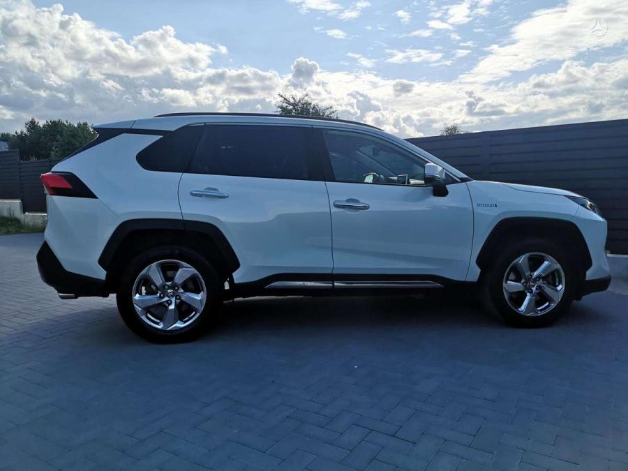 Balts Toyota RAV4 2020 Viļņa, ar dzinēja tilpumu 2.49 L un nobraukumu 180 tūkst. km par 23700 €, foto 5 vietnē AUTOMOTO.COM.LV