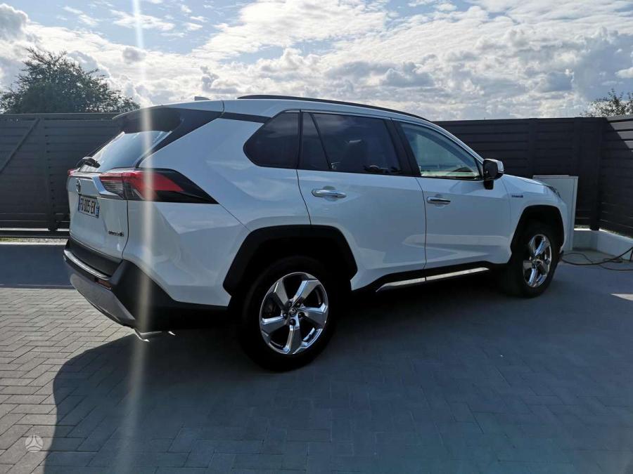 Balts Toyota RAV4 2020 Viļņa, ar dzinēja tilpumu 2.49 L un nobraukumu 180 tūkst. km par 23700 €, foto 6 vietnē AUTOMOTO.COM.LV