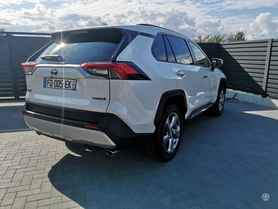 Balts Toyota RAV4 2020 Viļņa, ar dzinēja tilpumu 2.49 L un nobraukumu 180 tūkst. km par 23700 €, foto 7 vietnē AUTOMOTO.COM.LV
