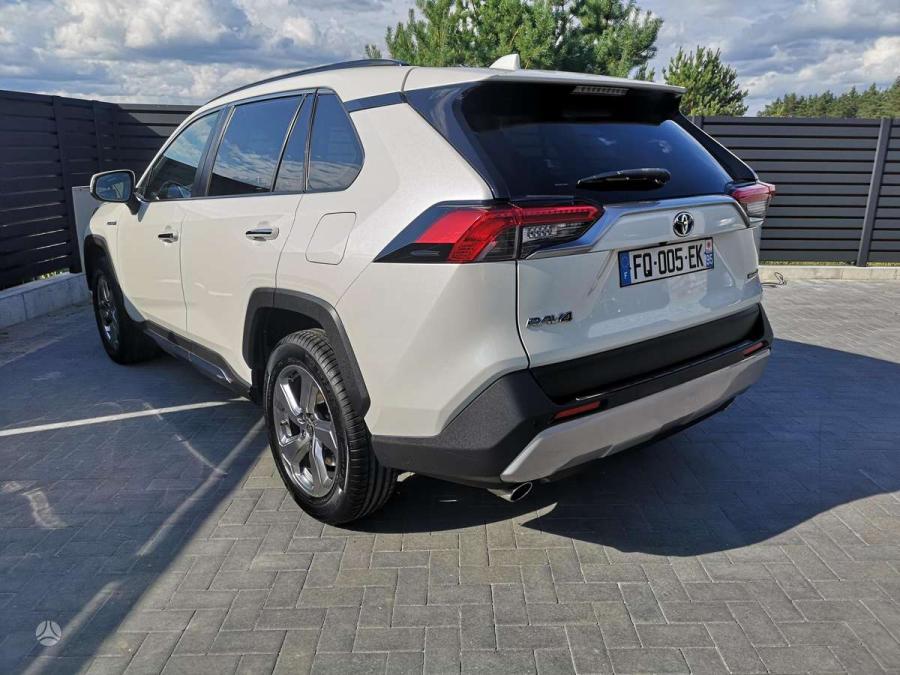 Balts Toyota RAV4 2020 Viļņa, ar dzinēja tilpumu 2.49 L un nobraukumu 180 tūkst. km par 23700 €, foto 9 vietnē AUTOMOTO.COM.LV