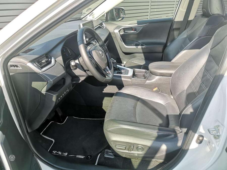 Balts Toyota RAV4 2020 Viļņa, ar dzinēja tilpumu 2.49 L un nobraukumu 180 tūkst. km par 23700 €, foto 17 vietnē AUTOMOTO.COM.LV