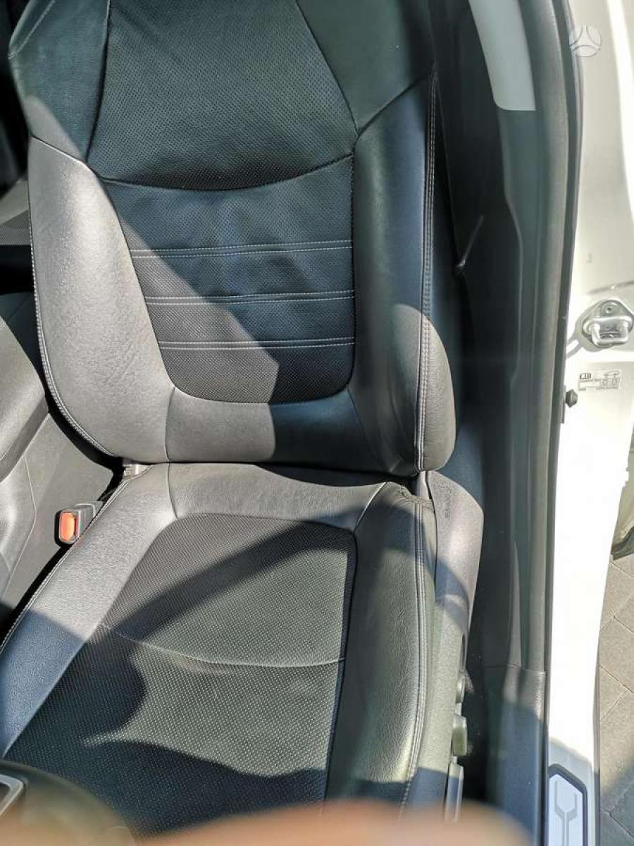 Balts Toyota RAV4 2020 Viļņa, ar dzinēja tilpumu 2.49 L un nobraukumu 180 tūkst. km par 23700 €, foto 19 vietnē AUTOMOTO.COM.LV