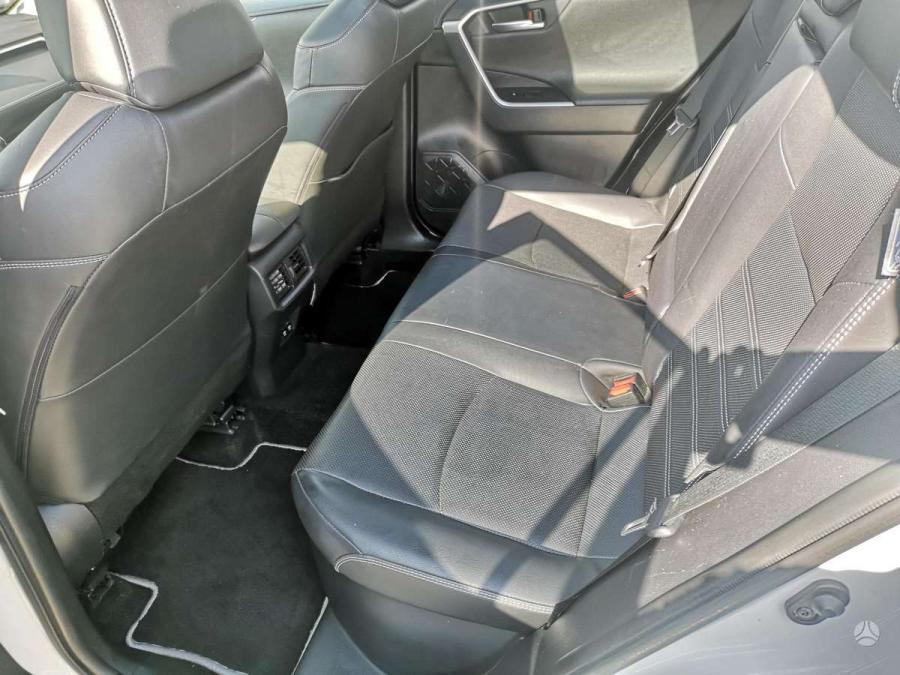 Balts Toyota RAV4 2020 Viļņa, ar dzinēja tilpumu 2.49 L un nobraukumu 180 tūkst. km par 23700 €, foto 21 vietnē AUTOMOTO.COM.LV