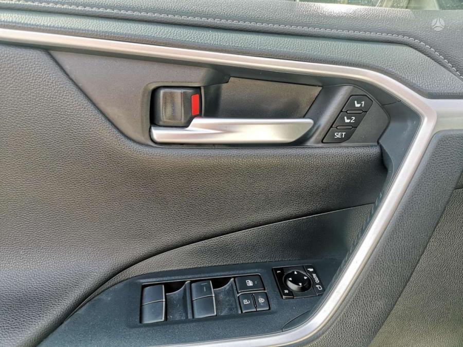 Balts Toyota RAV4 2020 Viļņa, ar dzinēja tilpumu 2.49 L un nobraukumu 180 tūkst. km par 23700 €, foto 24 vietnē AUTOMOTO.COM.LV