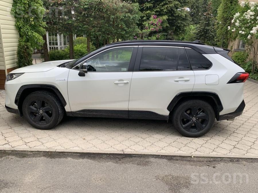 Balts Toyota RAV4 2020 Rīga, ar dzinēja tilpumu 2.50 L un nobraukumu 35 tūkst. km par 32000 €, foto 1 vietnē AUTOMOTO.COM.LV