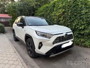 Balts Toyota RAV4 2020 Rīga, ar dzinēja tilpumu 2.50 L un nobraukumu 35 tūkst. km par 32000 €, foto 4 vietnē AUTOMOTO.COM.LV