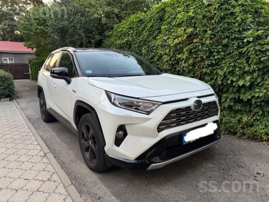 Balts Toyota RAV4 2020 Rīga, ar dzinēja tilpumu 2.50 L un nobraukumu 35 tūkst. km par 32000 €, foto 4 vietnē AUTOMOTO.COM.LV