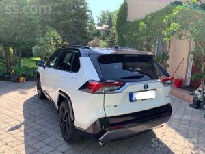 Balts Toyota RAV4 2020 Rīga, ar dzinēja tilpumu 2.50 L un nobraukumu 35 tūkst. km par 32000 €, foto 6 vietnē AUTOMOTO.COM.LV