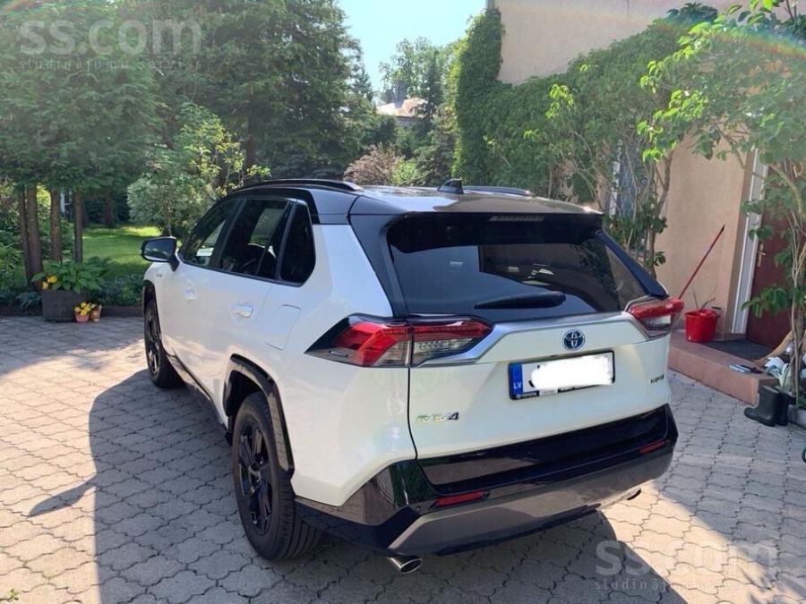 Balts Toyota RAV4 2020 Rīga, ar dzinēja tilpumu 2.50 L un nobraukumu 35 tūkst. km par 32000 €, foto 6 vietnē AUTOMOTO.COM.LV