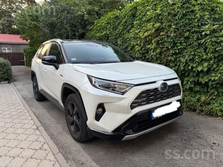 Белый Тойота РАВ 4 2020 в Рига, объемом двигателя 2.50 л и пробегом 35 тыс. км за 29000 €, фото 4 на AUTOMOTO.COM.LV