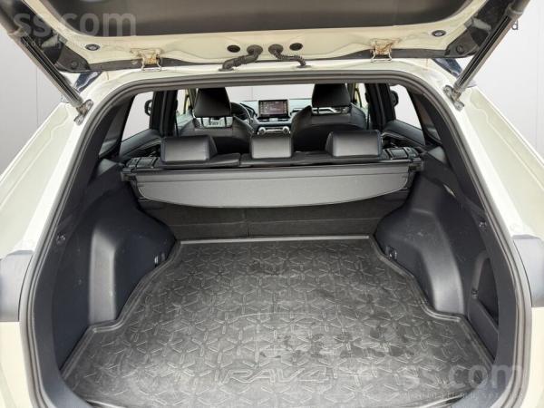 White Toyota RAV4 2020 in Riga, with an engine capacity of 2.50 L and mileage of 79 thousand km for 29900 €, photo 11 on AUTOMOTO.COM.LV
