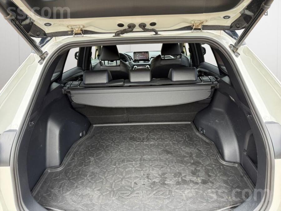 Balts Toyota RAV4 2020 Rīga, ar dzinēja tilpumu 2.50 L un nobraukumu 79 tūkst. km par 29900 €, foto 11 vietnē AUTOMOTO.COM.LV