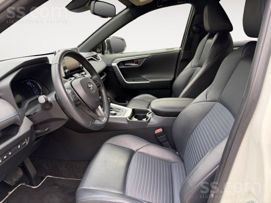 Balts Toyota RAV4 2020 Rīga, ar dzinēja tilpumu 2.50 L un nobraukumu 79 tūkst. km par 29900 €, foto 12 vietnē AUTOMOTO.COM.LV