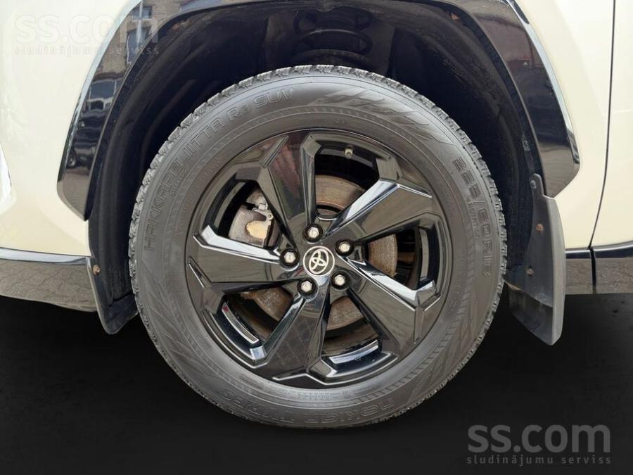 Balts Toyota RAV4 2020 Rīga, ar dzinēja tilpumu 2.50 L un nobraukumu 79 tūkst. km par 29900 €, foto 16 vietnē AUTOMOTO.COM.LV