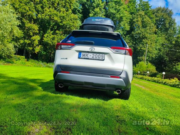 Toyota RAV4 2020 Rīga vietnē Balts Toyota RAV4 2020 Rīga, ar dzinēja tilpumu 2.00 L un nobraukumu 163 tūkst. km par 21500 €, foto 5 vietnē AUTOMOTO.COM.LV