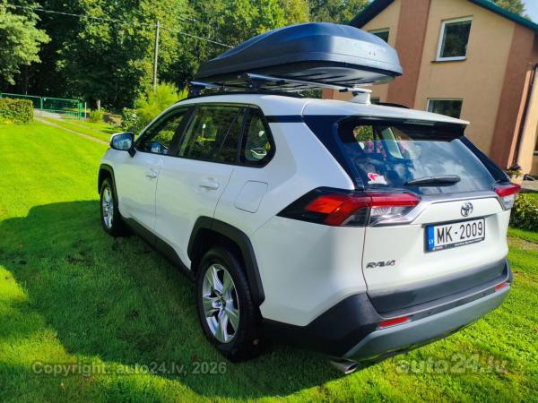 Toyota RAV4 2020 Rīga vietnē Balts Toyota RAV4 2020 Rīga, ar dzinēja tilpumu 2.00 L un nobraukumu 163 tūkst. km par 21500 €, foto 7 vietnē AUTOMOTO.COM.LV