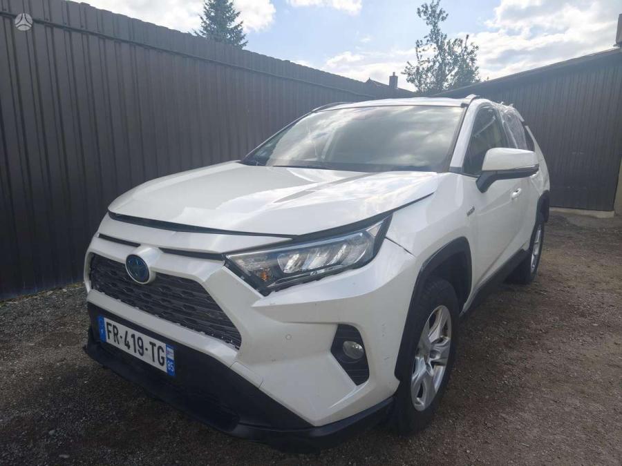 Balts Toyota RAV4 2020 Kauņa, ar dzinēja tilpumu 2.49 L un nobraukumu 90 tūkst. km par 10200 €, foto 1 vietnē AUTOMOTO.COM.LV