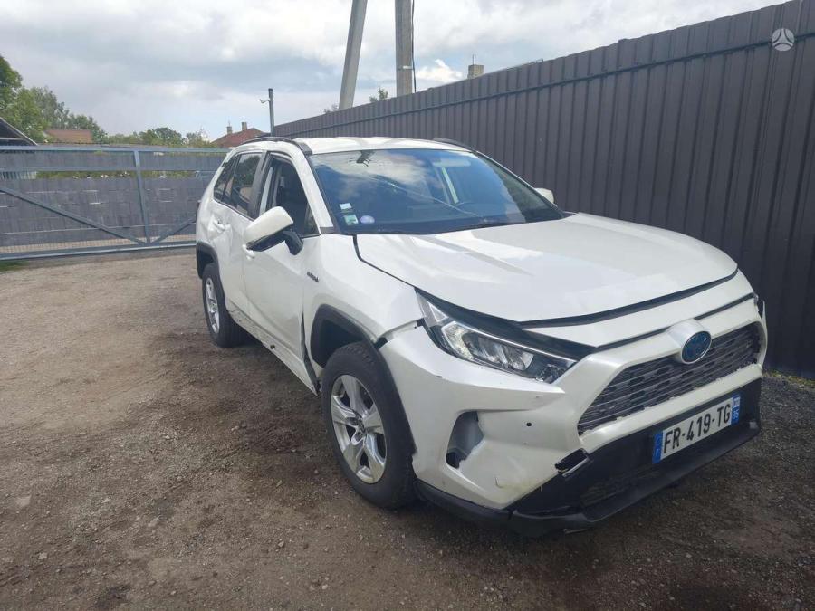Balts Toyota RAV4 2020 Kauņa, ar dzinēja tilpumu 2.49 L un nobraukumu 90 tūkst. km par 10200 €, foto 4 vietnē AUTOMOTO.COM.LV