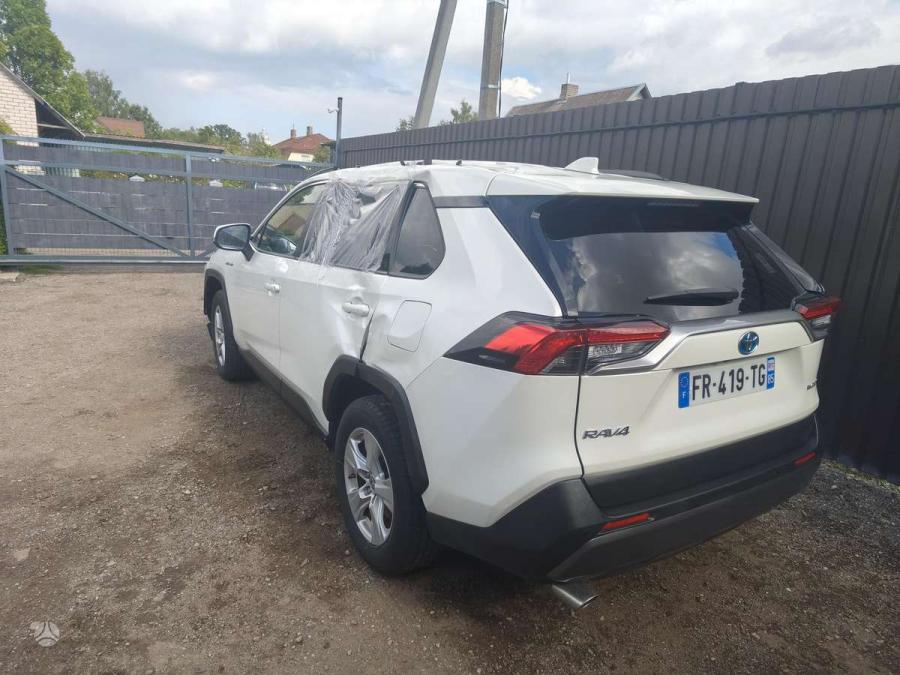 Balts Toyota RAV4 2020 Kauņa, ar dzinēja tilpumu 2.49 L un nobraukumu 90 tūkst. km par 10200 €, foto 8 vietnē AUTOMOTO.COM.LV