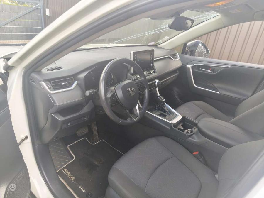 Balts Toyota RAV4 2020 Kauņa, ar dzinēja tilpumu 2.49 L un nobraukumu 90 tūkst. km par 10200 €, foto 10 vietnē AUTOMOTO.COM.LV