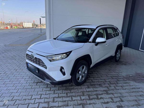 White Toyota RAV4 2020 in Vilnius, with an engine capacity of 2.49 L and mileage of 310 thousand km for 17200 €, photo 7 on AUTOMOTO.COM.LV