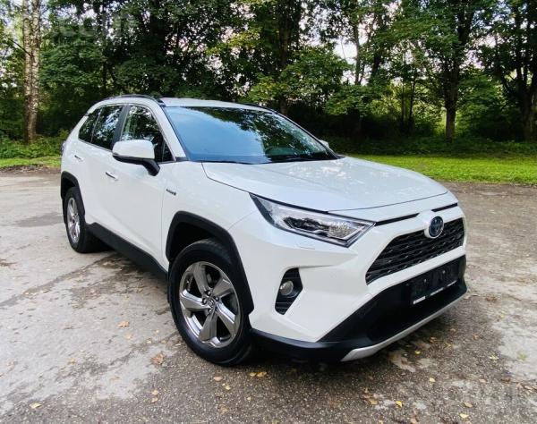 Toyota RAV4 2020 in Riga on AUTOMOTO.COM.LV White Toyota RAV4 2020 in Riga, with an engine capacity of 2.50 L and mileage of 0 thousand km for 23900 €, photo 1 on AUTOMOTO.COM.LV