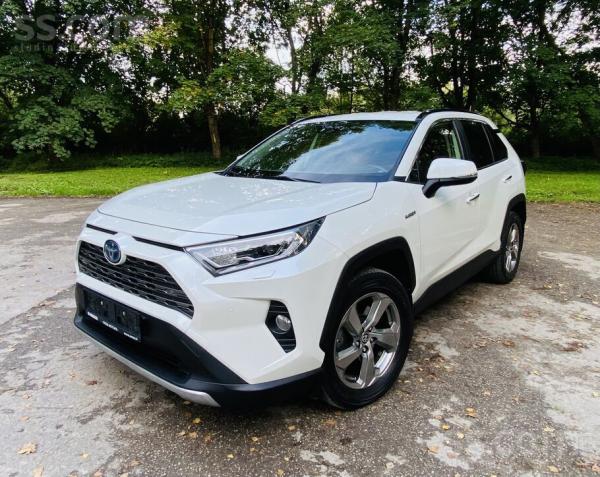 Toyota RAV4 2020 in Riga on AUTOMOTO.COM.LV White Toyota RAV4 2020 in Riga, with an engine capacity of 2.50 L and mileage of 0 thousand km for 23900 €, photo 3 on AUTOMOTO.COM.LV