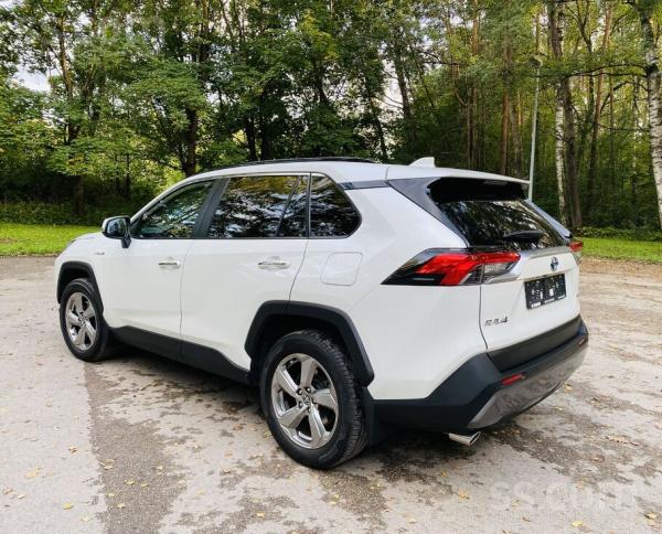 Toyota RAV4 2020 in Riga on AUTOMOTO.COM.LV White Toyota RAV4 2020 in Riga, with an engine capacity of 2.50 L and mileage of 0 thousand km for 23900 €, photo 5 on AUTOMOTO.COM.LV