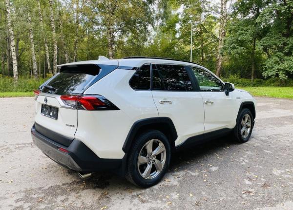 Toyota RAV4 2020 in Riga on AUTOMOTO.COM.LV White Toyota RAV4 2020 in Riga, with an engine capacity of 2.50 L and mileage of 0 thousand km for 23900 €, photo 6 on AUTOMOTO.COM.LV