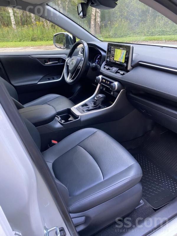 Toyota RAV4 2020 in Riga on AUTOMOTO.COM.LV White Toyota RAV4 2020 in Riga, with an engine capacity of 2.50 L and mileage of 0 thousand km for 23900 €, photo 7 on AUTOMOTO.COM.LV