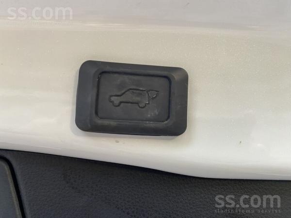 White Toyota RAV4 2020 in Riga, with an engine capacity of 2.50 L and mileage of 0 thousand km for 23900 €, photo 11 on AUTOMOTO.COM.LV
