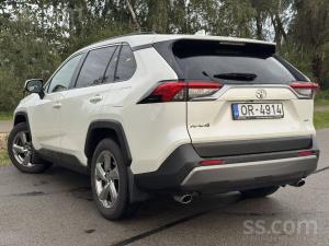 Balts Toyota RAV4 2020 Rīga, ar dzinēja tilpumu 2.00 L un nobraukumu 143 tūkst. km par 24100 €, foto 4 vietnē AUTOMOTO.COM.LV
