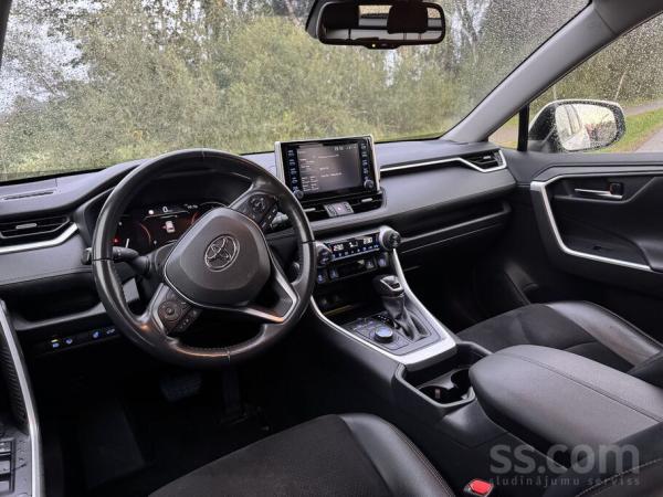 White Toyota RAV4 2020 in Riga, with an engine capacity of 2.00 L and mileage of 143 thousand km for 24100 €, photo 7 on AUTOMOTO.COM.LV