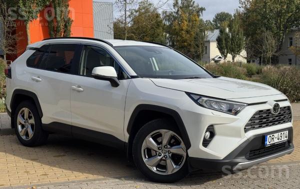Toyota RAV4 2020 in Riga on AUTOMOTO.COM.LV White Toyota RAV4 2020 in Riga, with an engine capacity of 2.00 L and mileage of 143 thousand km for 23600 €, photo 3 on AUTOMOTO.COM.LV