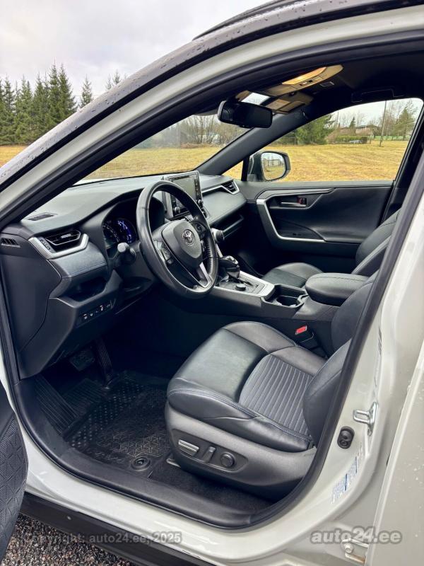 Balts Toyota RAV4 2021 Tallina, ar dzinēja tilpumu 2.50 L un nobraukumu 78 tūkst. km par 33000 €, foto 11 vietnē AUTOMOTO.COM.LV