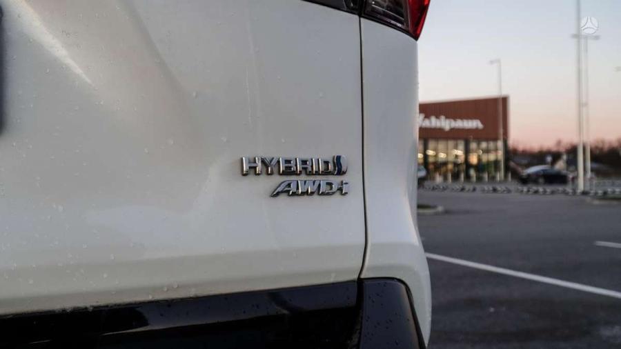 White Toyota RAV4 2021 in Kaunas, with an engine capacity of 2.49 L and mileage of 90 thousand km for 30900 €, photo 9 on AUTOMOTO.COM.LV